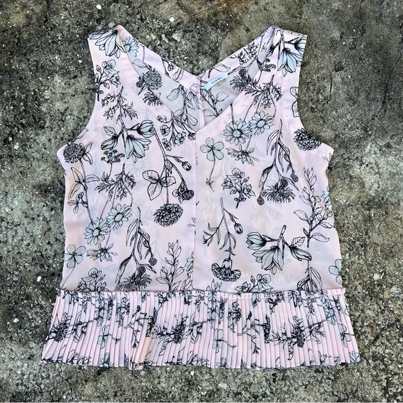 Sioni | Tops | Sioni Pink And Black Floral Print V Neck Sleeveless ...